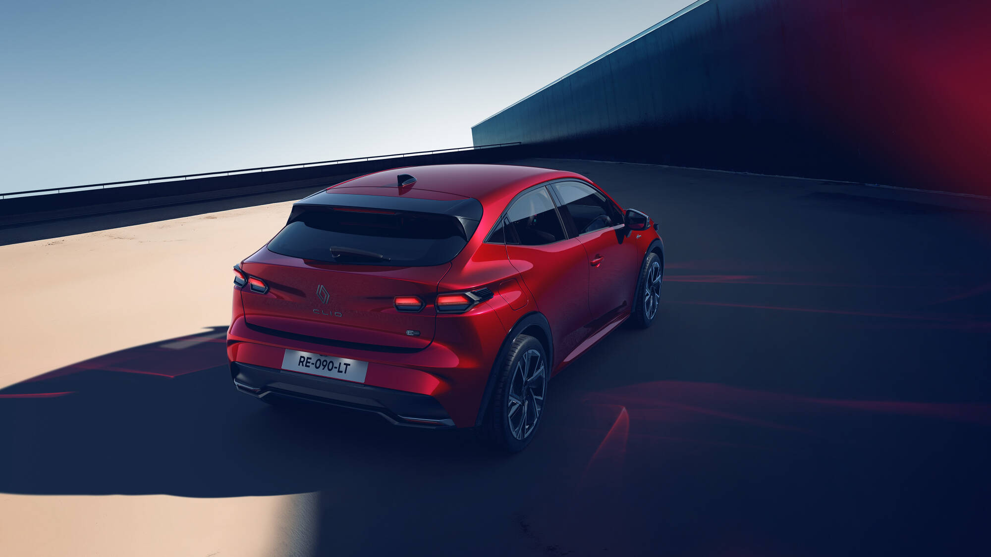 Renault Clio 2025 – hybryda, technologie Google i nowy design ...